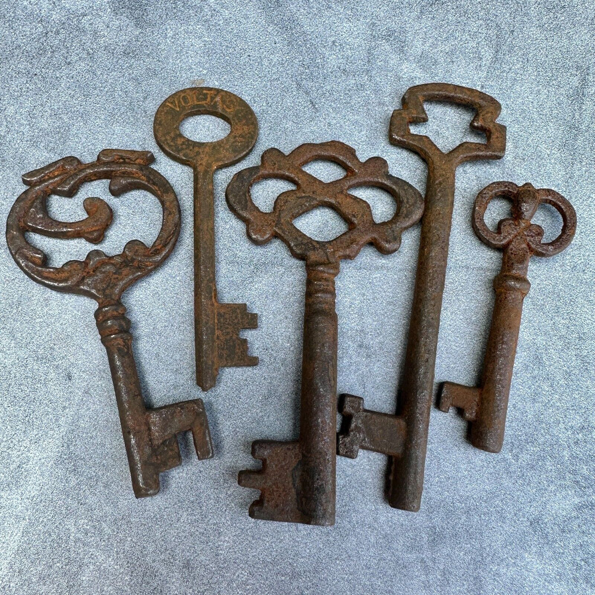 Antique Vintage Style 19th Century Cast Iron Keys Lot of 50 – Big Daddy ...